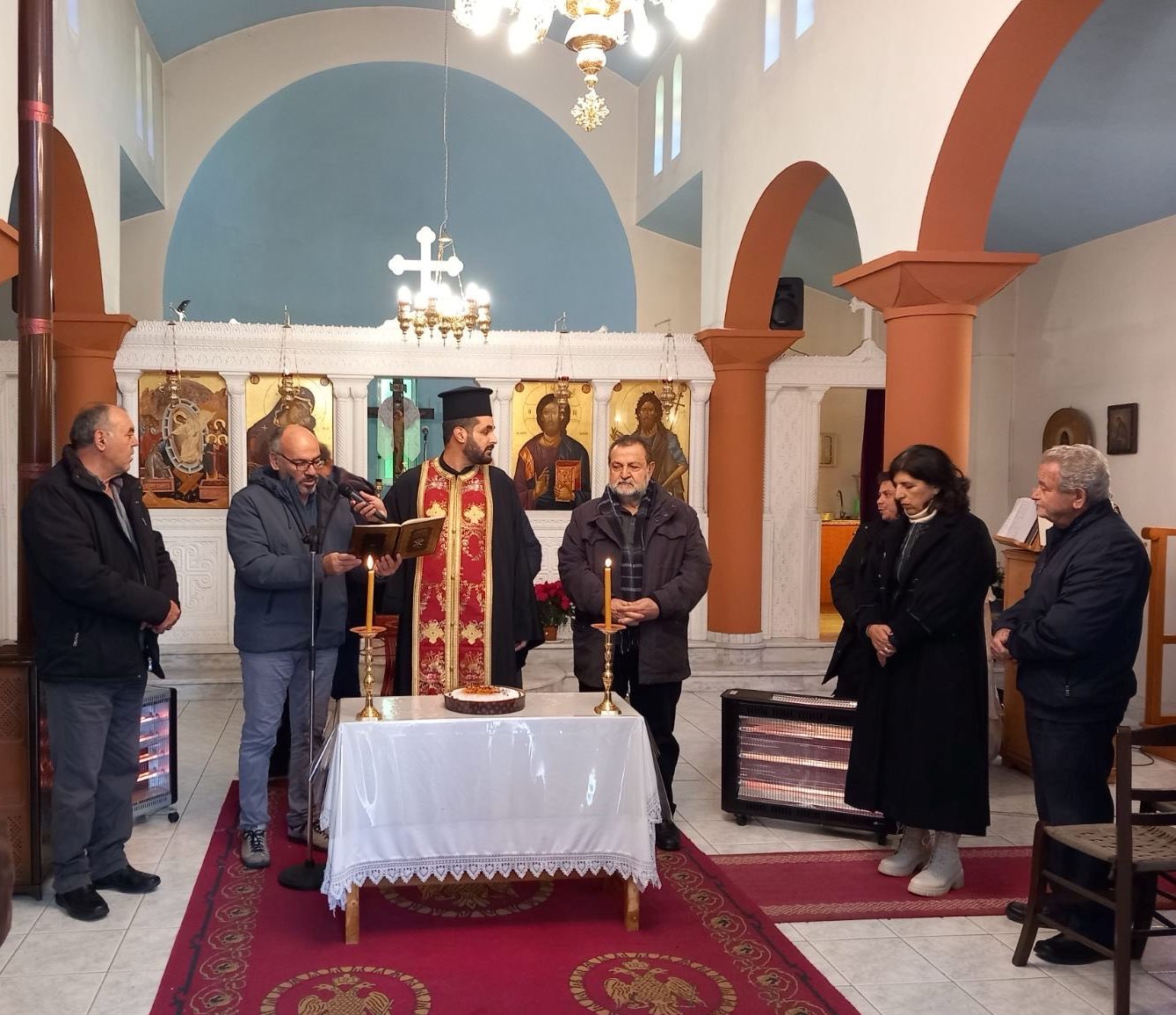 Κοπή πρωτοχρονιάτικης πίτας στους οικισμούς προσωρινής διαβίωσης ...